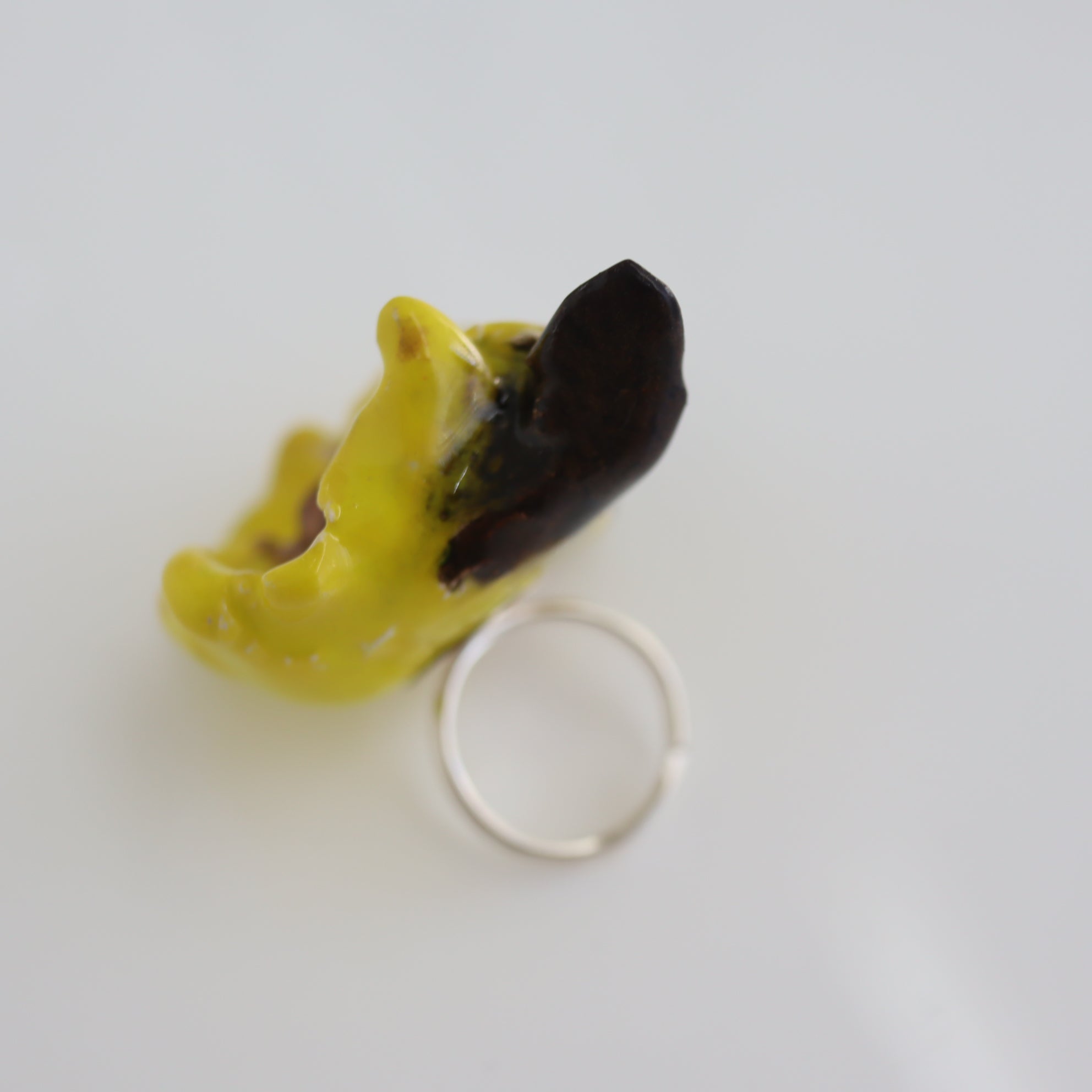 MATHILDE HIRON BIG RING FLOWER YELLOW – GIGINA
